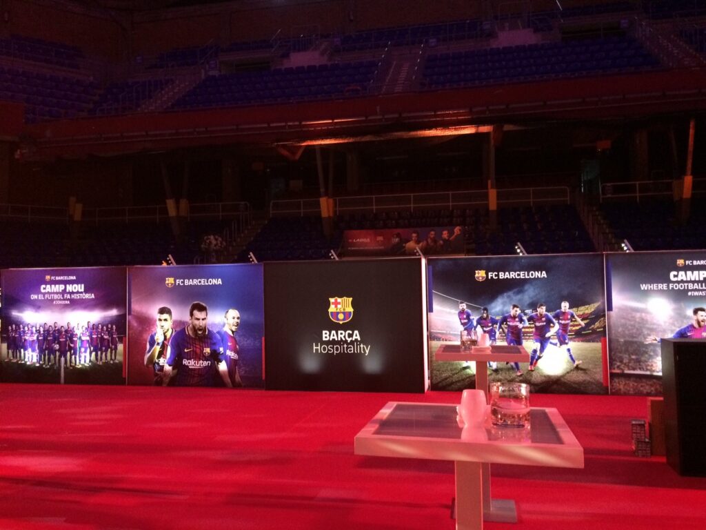 Separadores de espacios para eventos. - Saez Decom